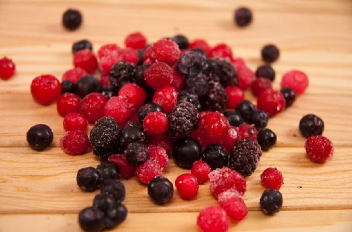 Wild Foraged Berry Pancakes – Windward-Westward